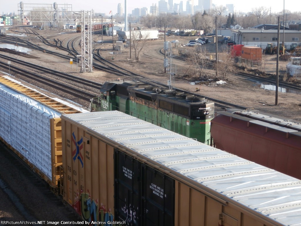 BNSF 1594, 2708, BN 12374 + TBOX 661463